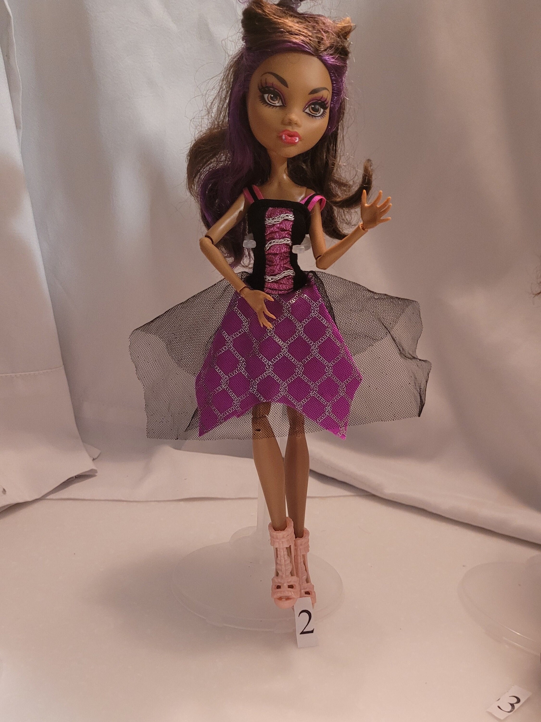 Monster High -G1 2008. First Wave. Clawdeen Wolf. Number 1-with Black ...