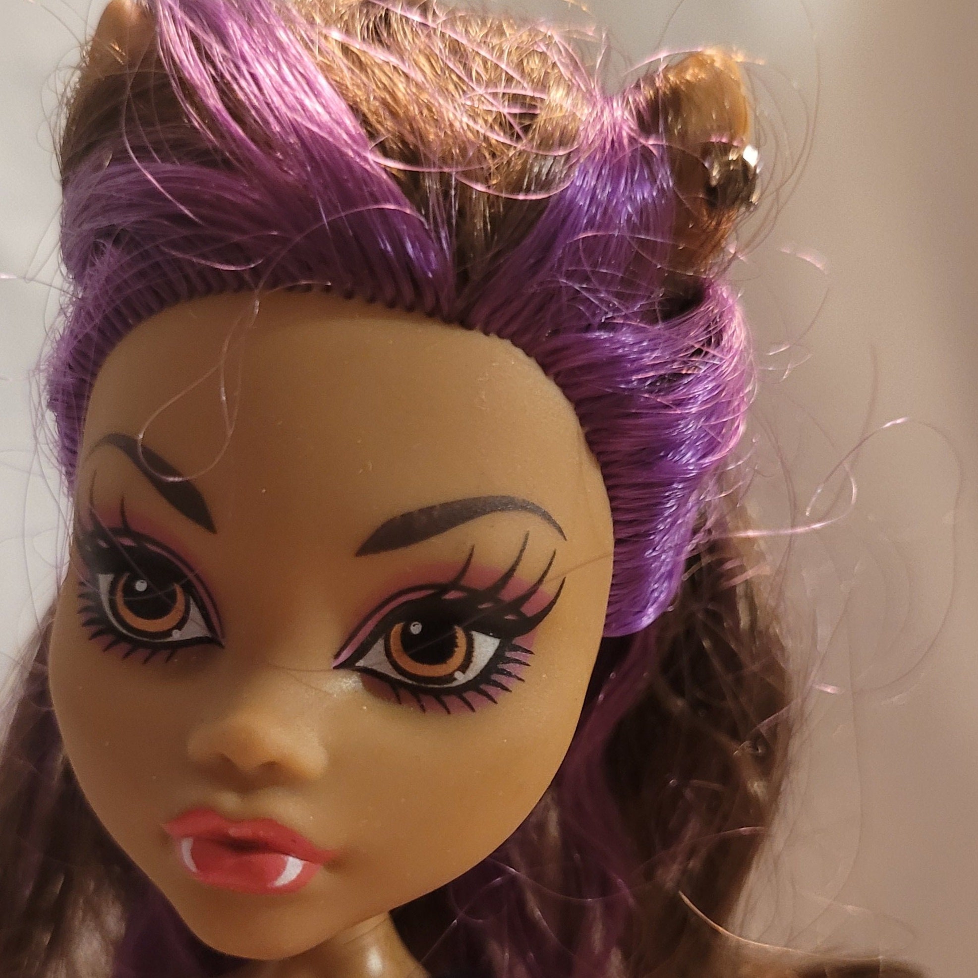 Monster High -G1 2008. First Wave. Clawdeen Wolf. Number 1-with Black ...