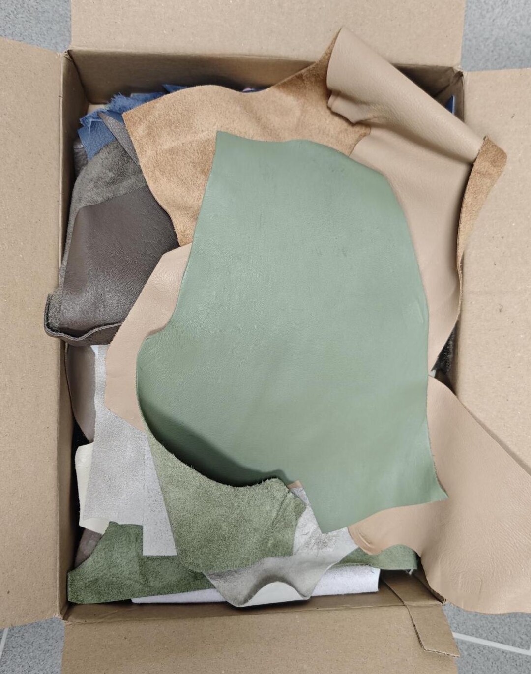 Leather Remnants From the ATOS Collection, Nappa Leather, 2kg Mixed ...