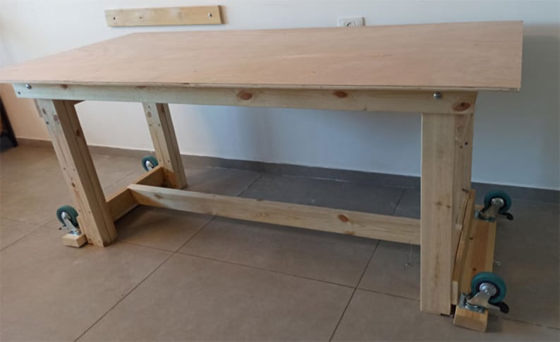 Foldable Workshop Table on Wheels DIY Plans & Instructions, DIY ...