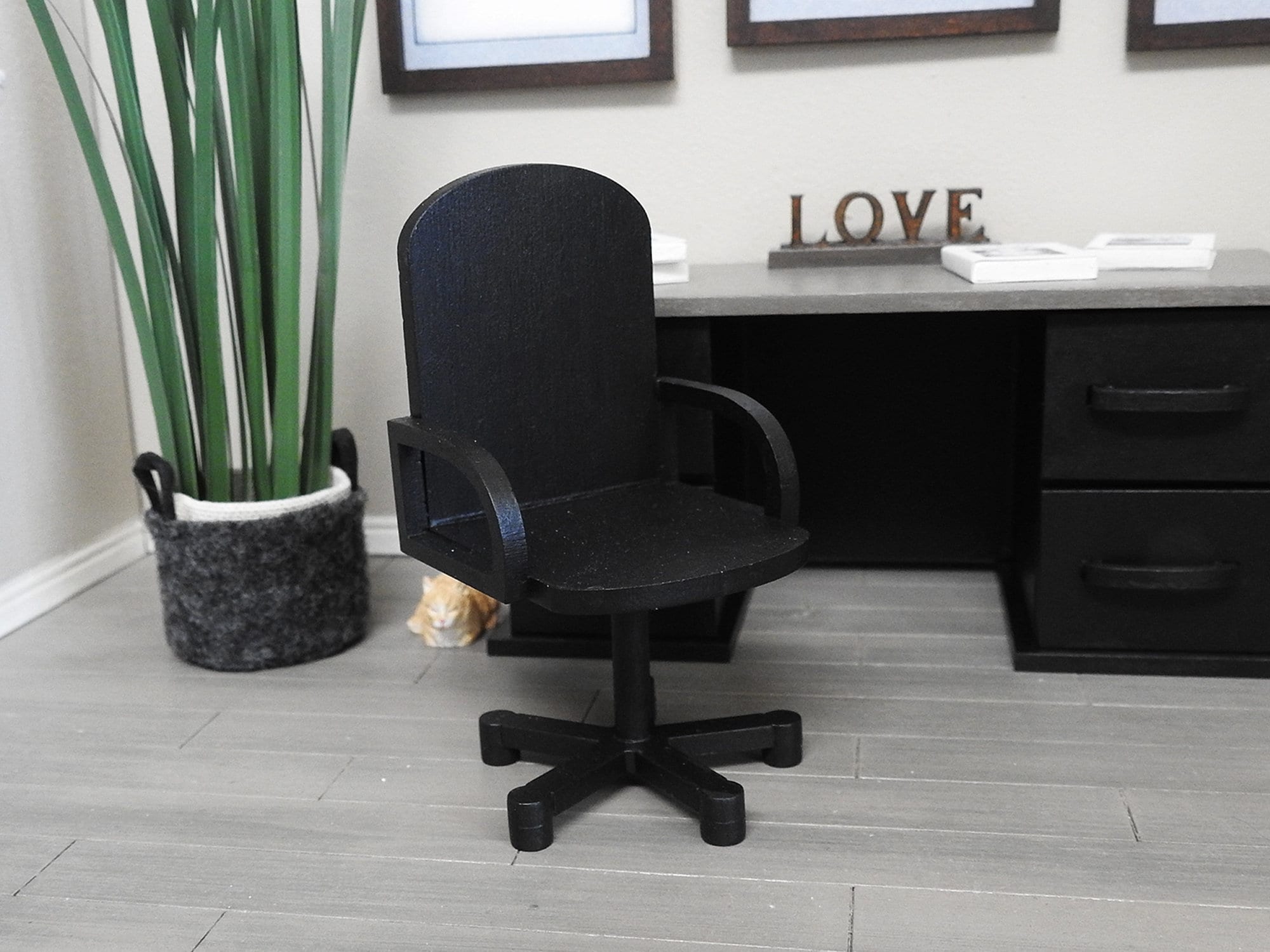 Miniature Executive Desk and Chair Set, 1:12 Scale Dollhouse Office ...