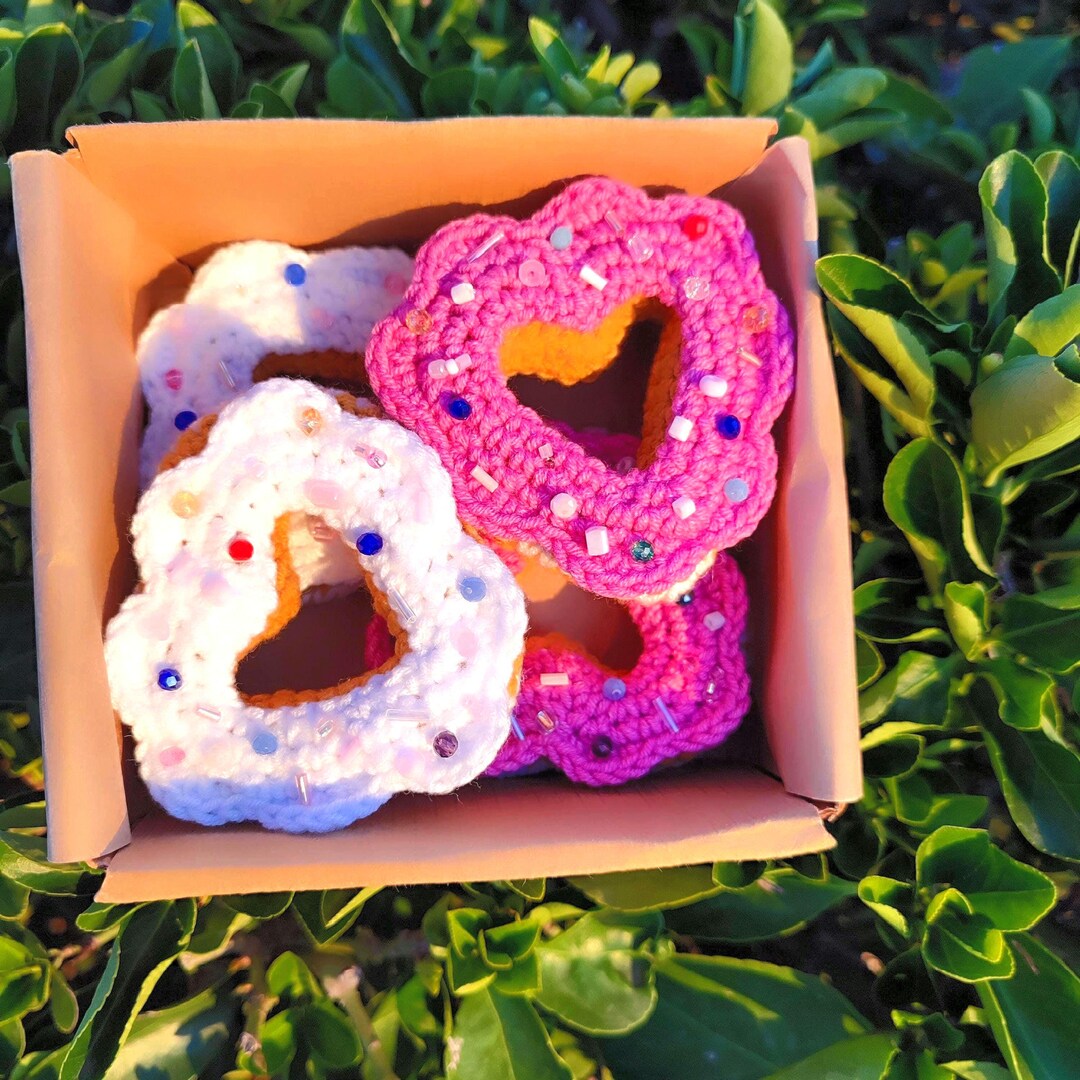 3d Heart Shaped Donuts, Small Fancy Hearts, Patisserie Table, Bakery ...