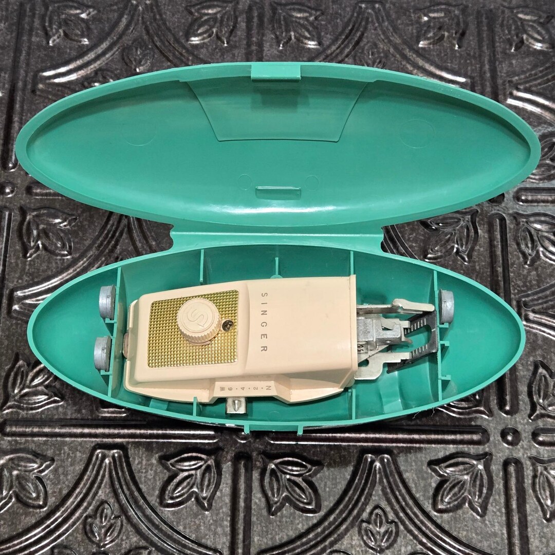 Vintage 1960 Singer Buttonholer Sewing Machine Attachment in Clamshell ...
