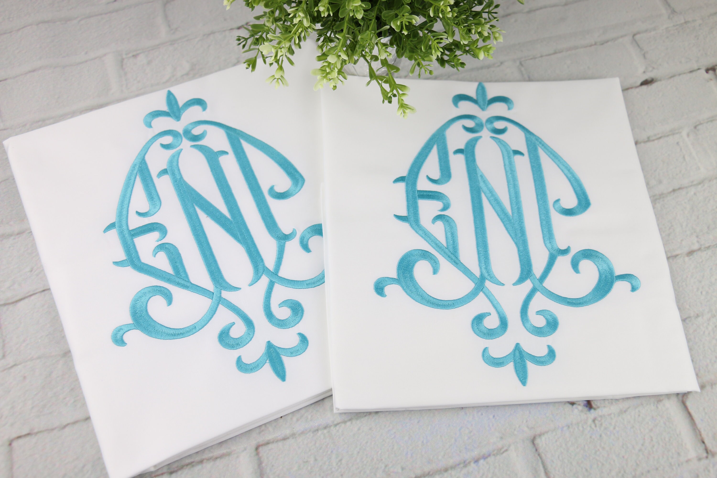 Set of 2 Monogrammed Pillow Shams / 100% Cotton / Embroidered - Etsy