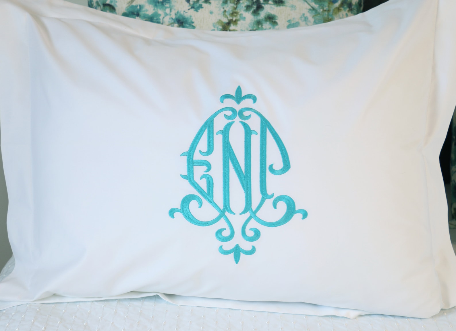 Set of 2 Monogrammed Pillow Shams / 100% Cotton / Embroidered - Etsy