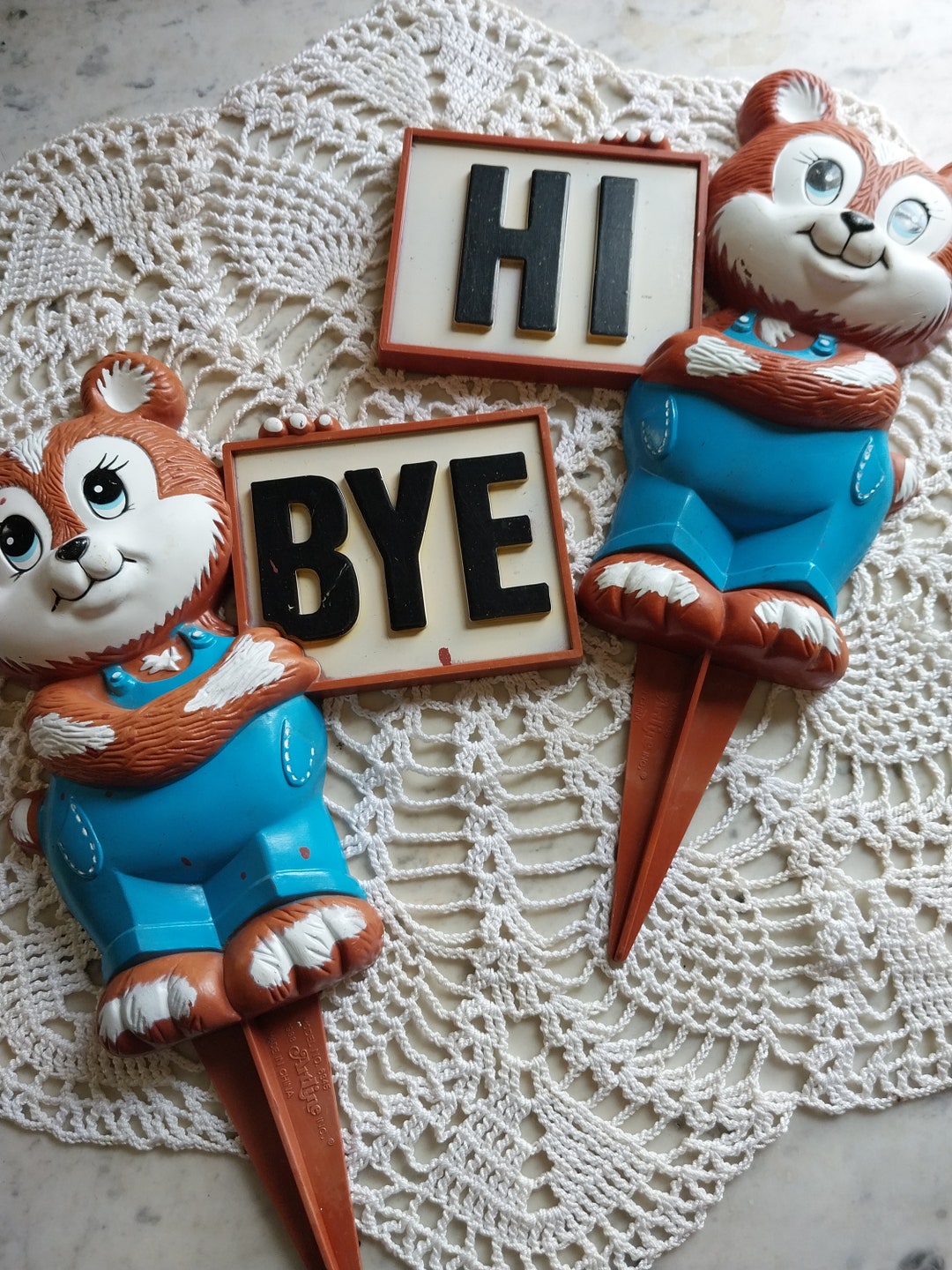 Vintage Hi Bear Bye Bear Plastic Yard Stakes Cabin Cottage Camp Porch ...