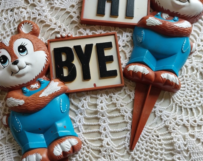 Vintage Hi Bear Bye Bear Plastic Yard Stakes Cabin Cottage Camp Porch ...