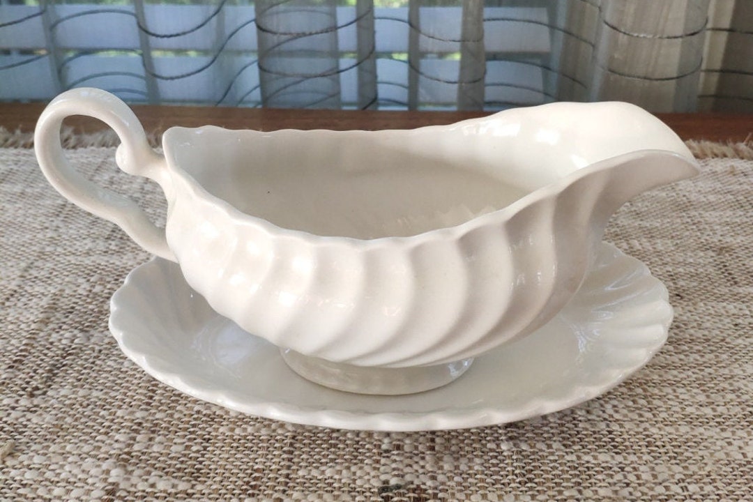 Johnson Brothers Gravy Boat Regency Swirl White Vintage Sauce Boat and ...