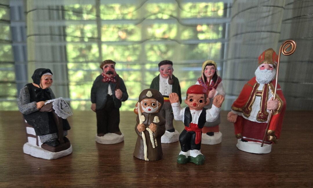 Set of 7 Spanish Terracotta Villagers, Vintage Hand Painted Folk Art ...