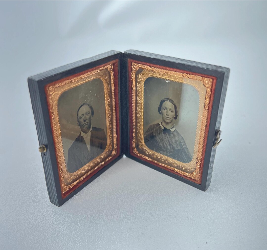 Antique Daguerreotype Portrait of Man and Woman in Gutta Percha Case ...
