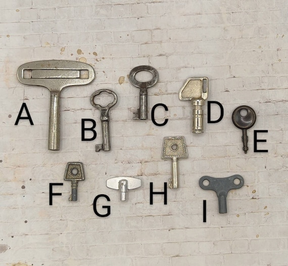 VINTAGE KEYS Assortment Schatz Schwinn Mantle Clock | Etsy