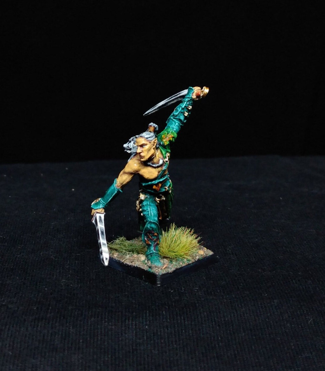 Dual Wielding Elf Fighter With White Hair and NMM Swords - Etsy