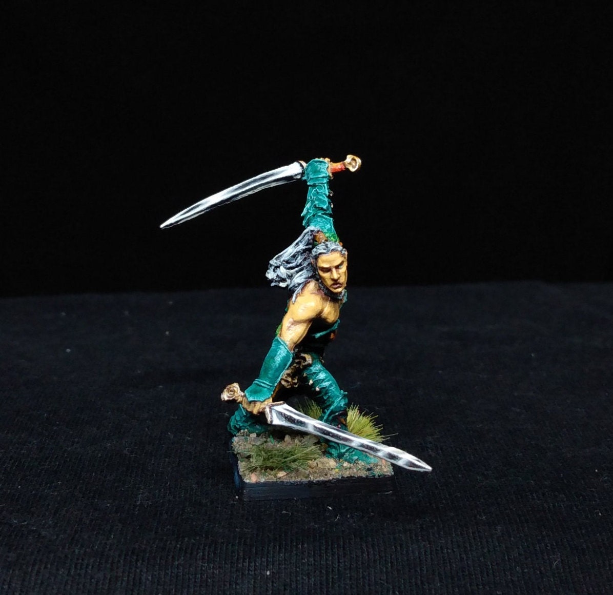 Dual Wielding Elf Fighter With White Hair and NMM Swords - Etsy