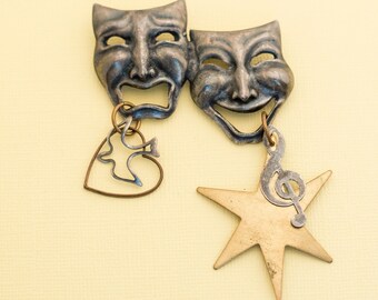Face Mask Brooch - Etsy