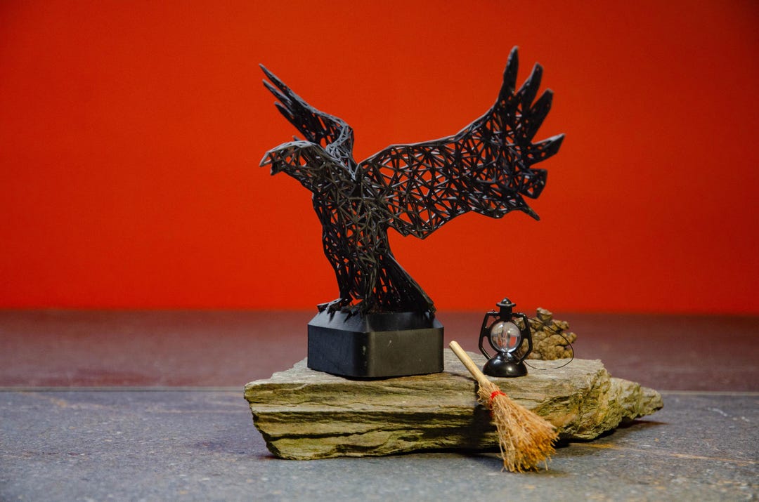 Raven Sculpture on Base - Modern Gird Art Raven Ornament - Gothic ...
