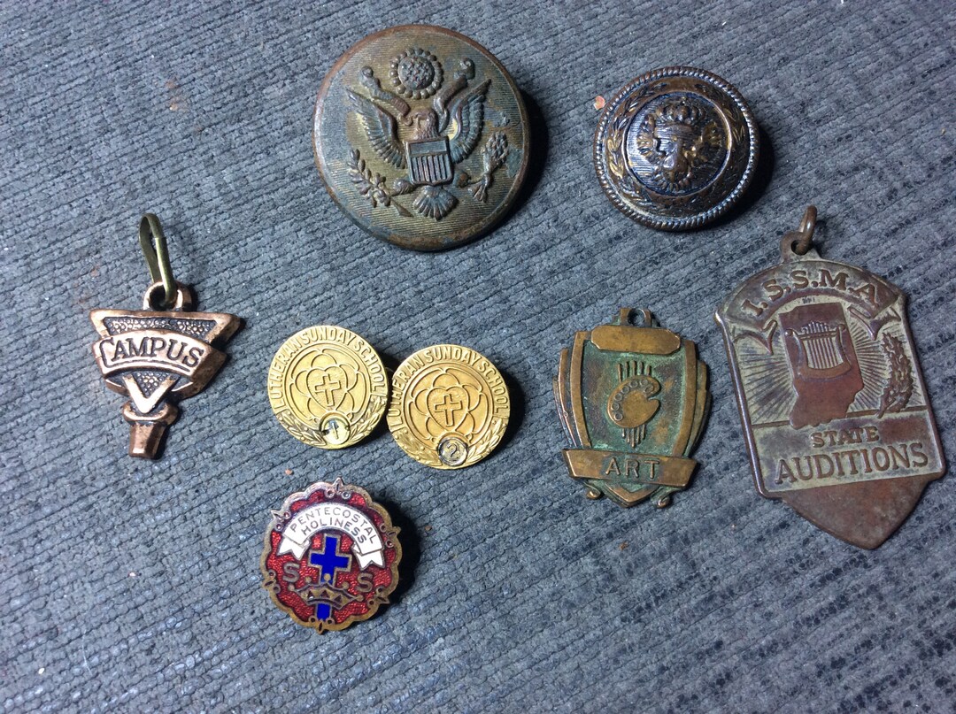 9 Vintage Pins and Buttons (concordia, Cross Crown+++) - Etsy