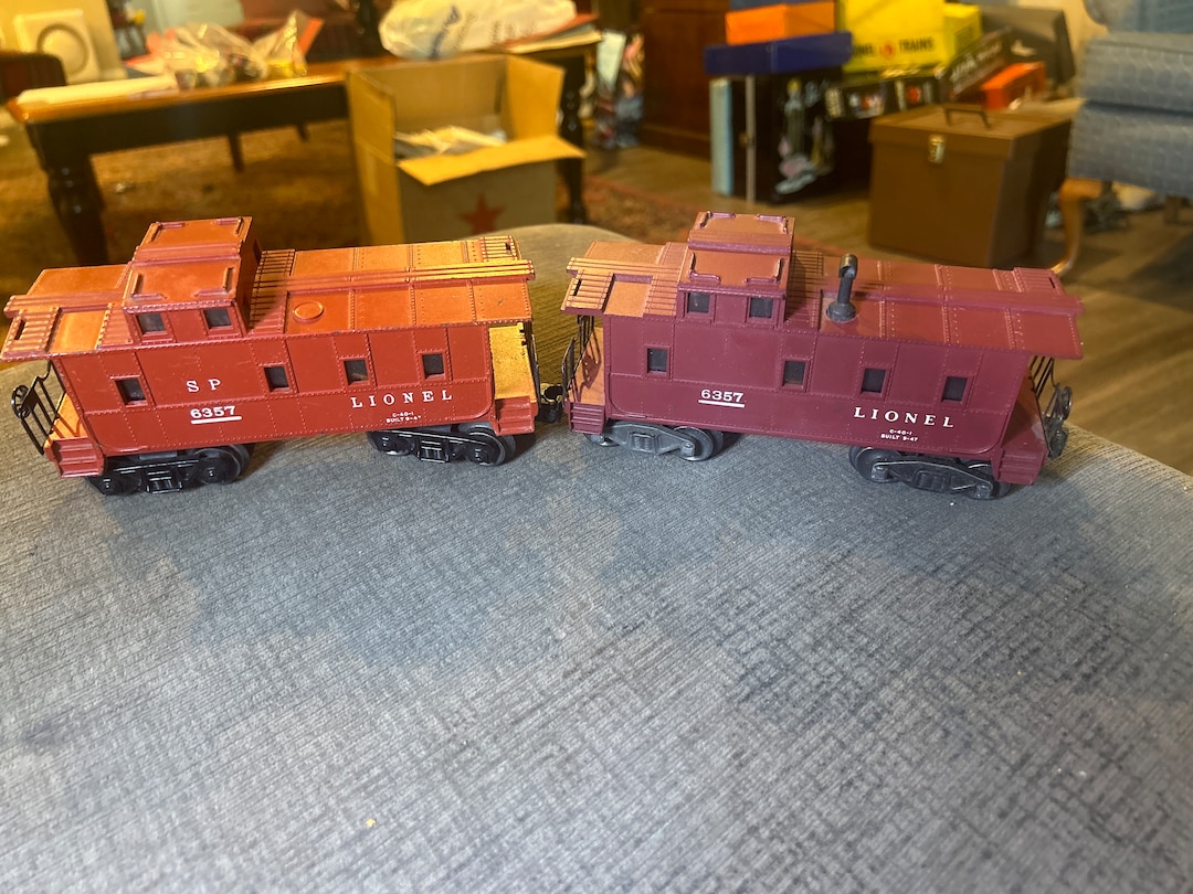 2 Lionel Train Cabooses 6357 O Scale - Etsy