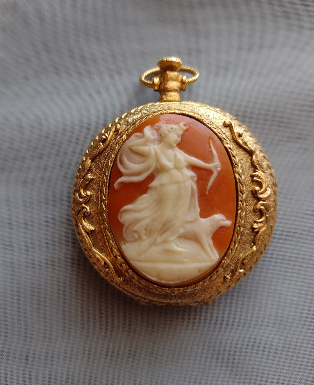 Max Factor Athena Diana the Huntress Gold Tone Makeup Powder Compact ...