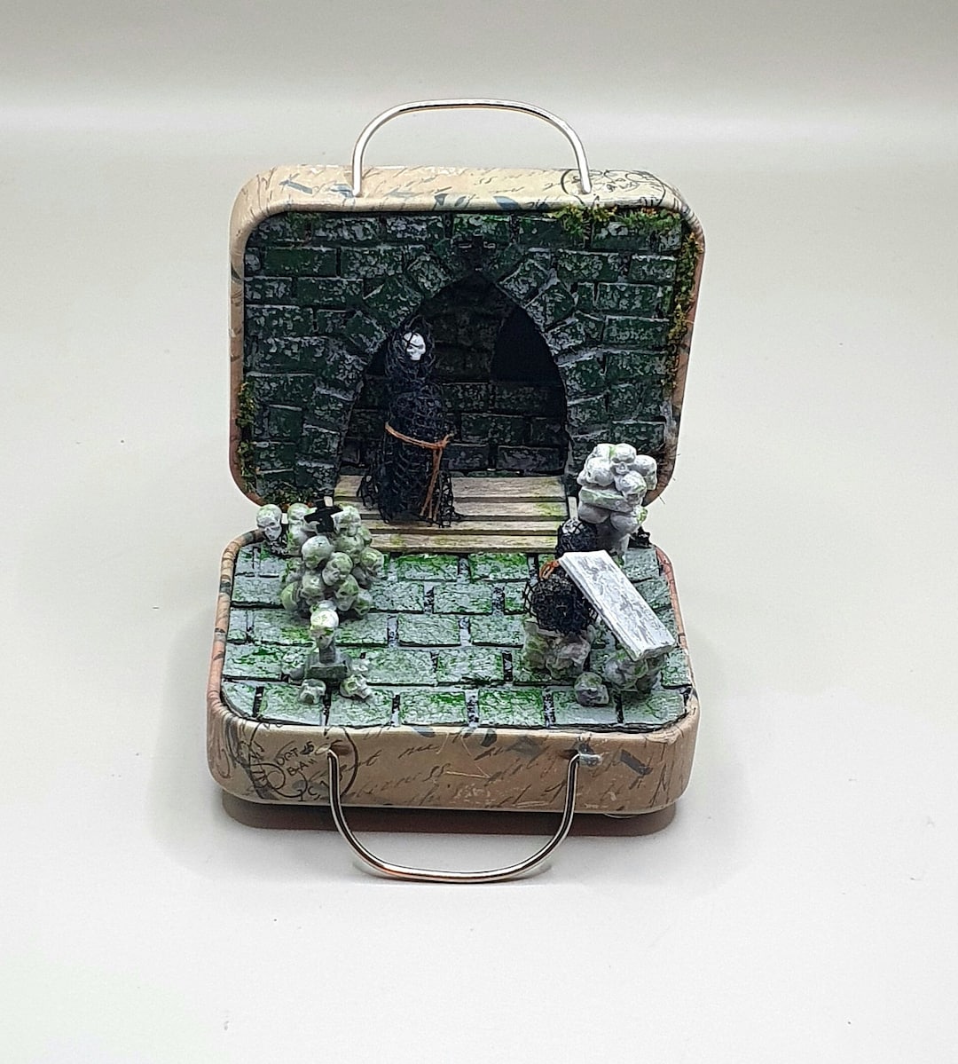 Paris Catacombs Miniature Diorama Ornament Suitcase, Skull Curio ...