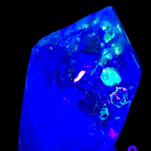 Firefly Skeletal Petroleum Included Quartz Uv Reactive Mineral Specimen ...