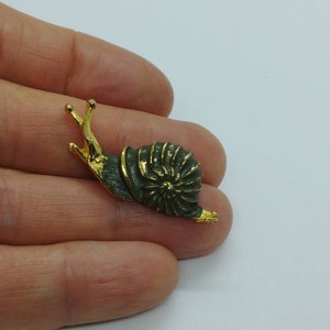 Vintage Brooch in the Shape of a Snail Gold Tone With Green Enamel - Etsy