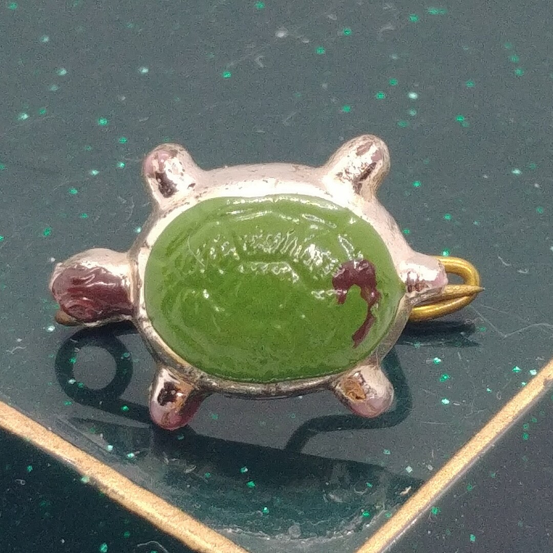 Vintage Turtle Gold Tone Brooch/pin With Jade Cabochon .mini Brooch - Etsy