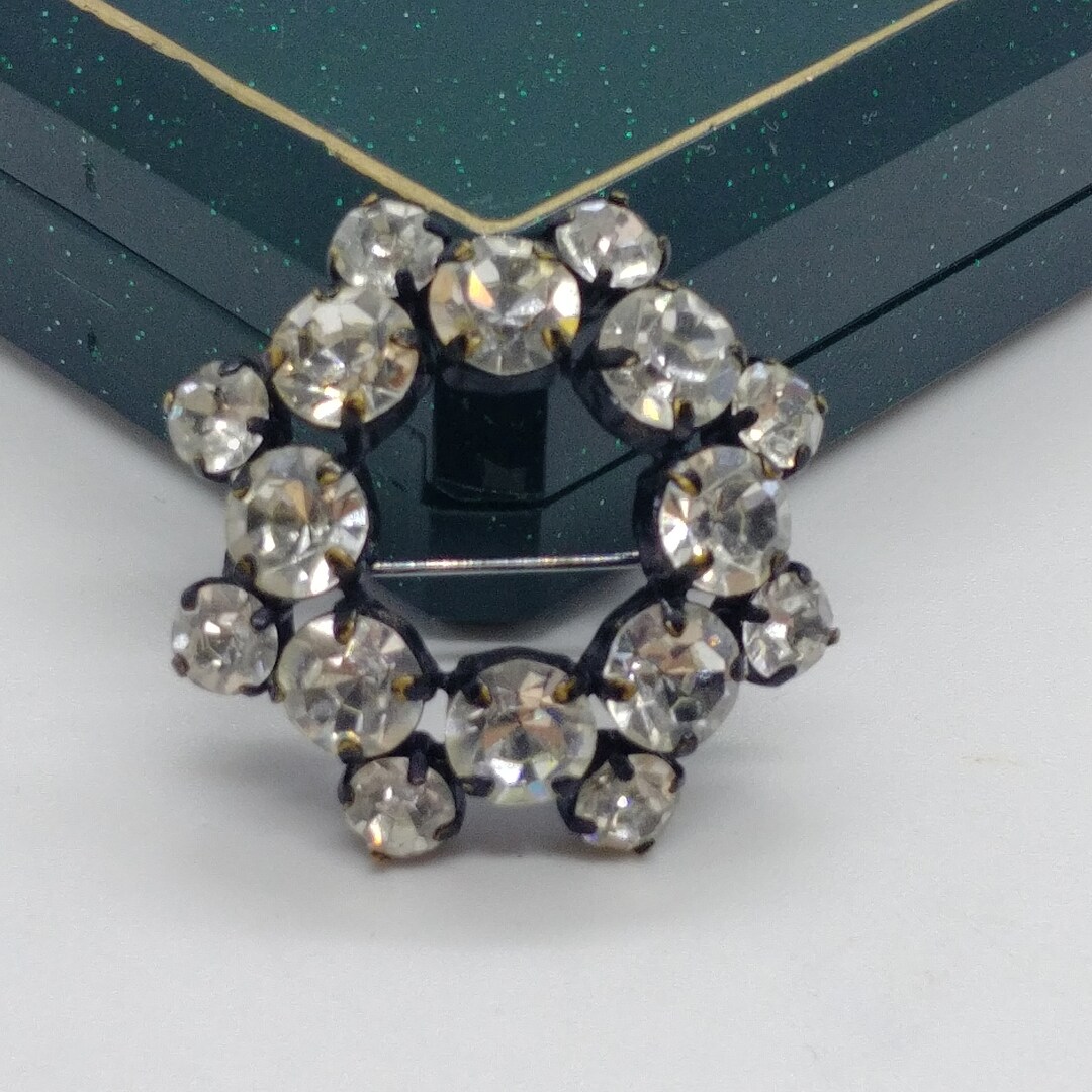 Vintage Crystal Wreath Brooch: Sparkling Glass Pin (1.2 Inch) - Etsy