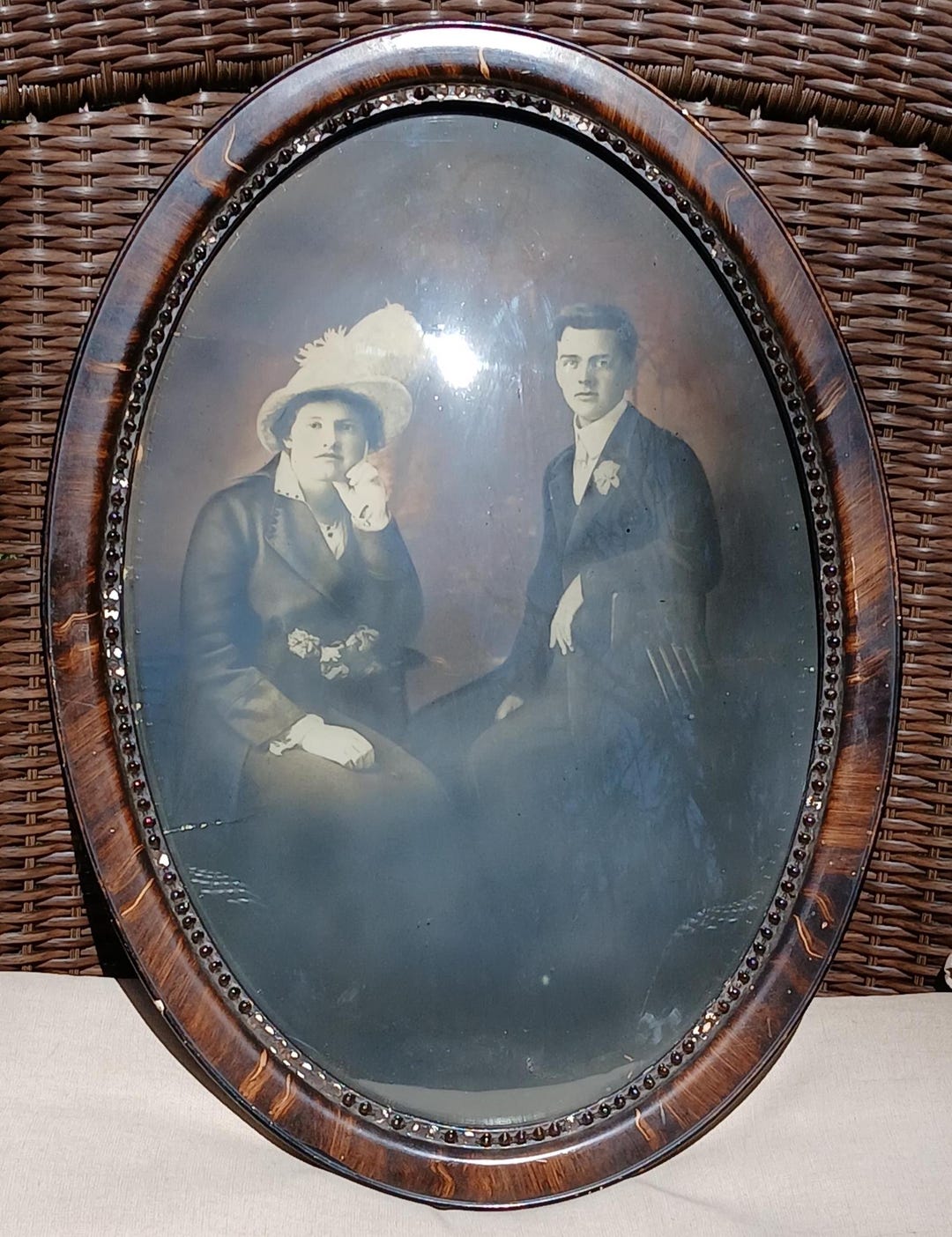 Antique Tiger Wood Oval Frame Convex Bubble Glass Victorian Era Couple ...
