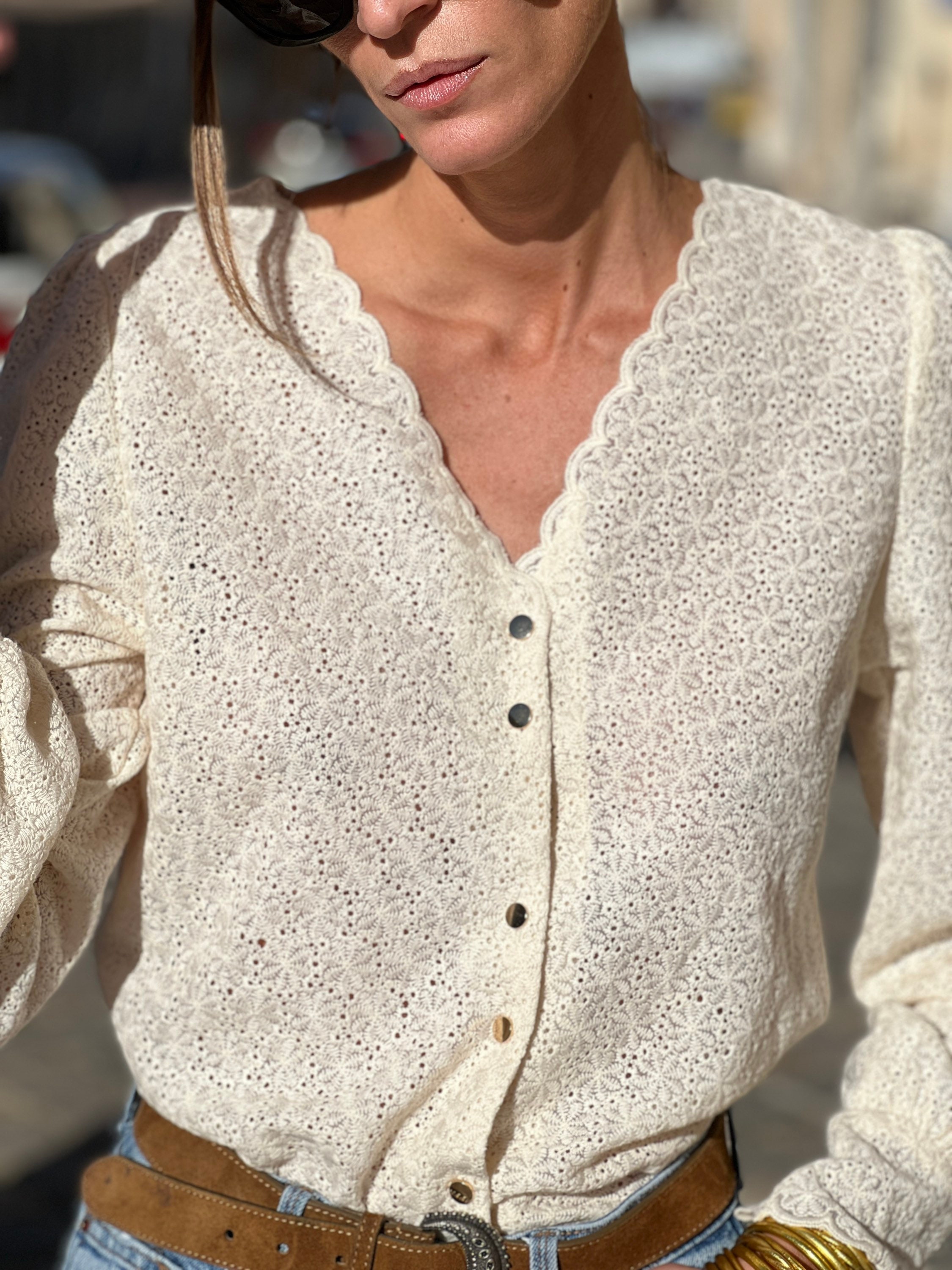 Damen-Langarmshirt mit Spitzenkragen, bestickter Bluse, Oberteil im ... Damen-Langarmshirt mit Spitzenkragen, bestickter Bluse, Oberteil im ...