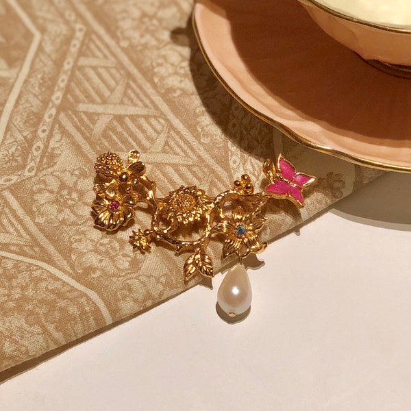 Avon Brooch - Etsy