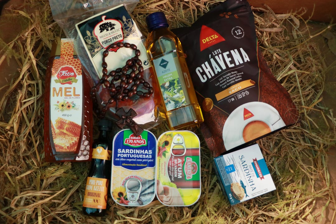 Christmas Basket Portuguese Snacks Box,food Gifts, Brand Portuguese ...