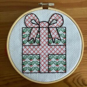 Blackwork Christmas Present PDF Pattern and Instructions // Blackwork ...