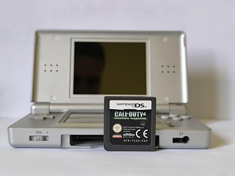 Vintage Nintendo DS Lite Silver Console Handheld With Call of Duty 4 - Etsy
