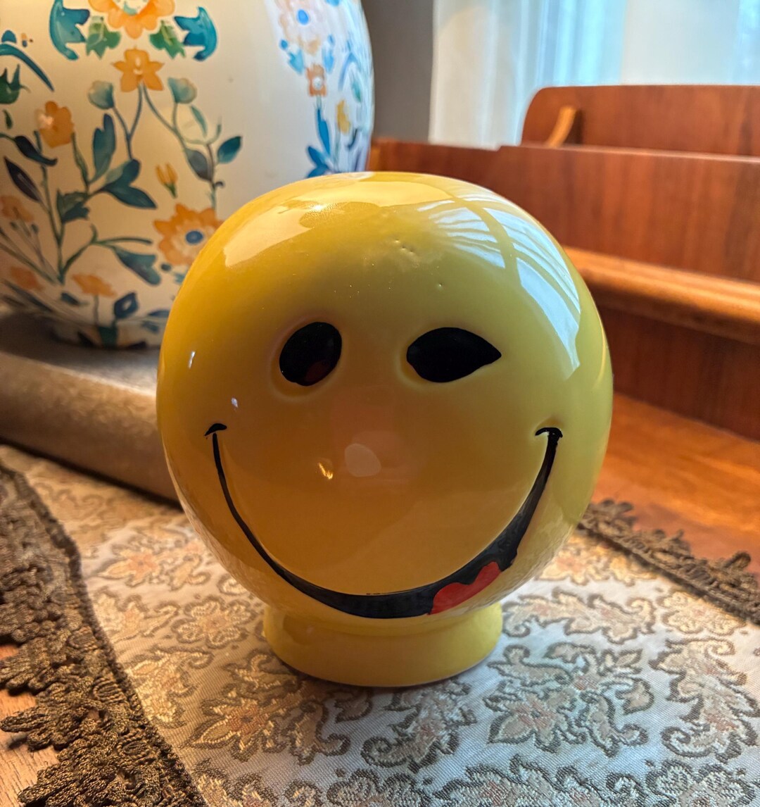 Winking Smiley Face Bank- Bright Yellow Ceramic Bank - Etsy