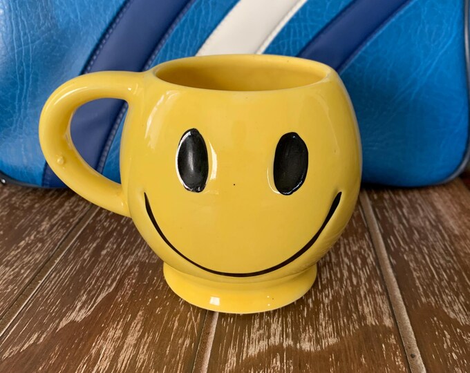 Vintage Smiley Face Mug - 1970s Yellow Black Retro Smile Happy Face Mug ...