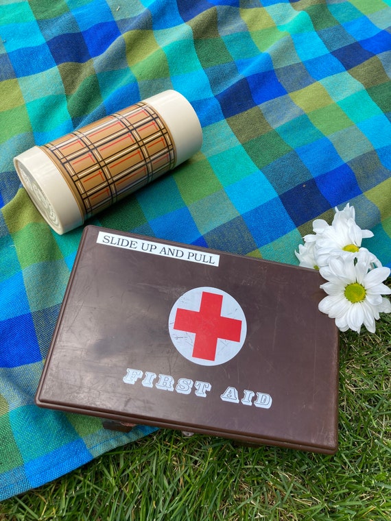 Retro 80's First Aid Kit Filled with Canadian Militar… - Gem