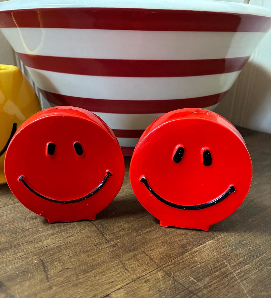 Smiley Face Salt and Pepper- Cute Red and Black Ceramic Smiley Face ...