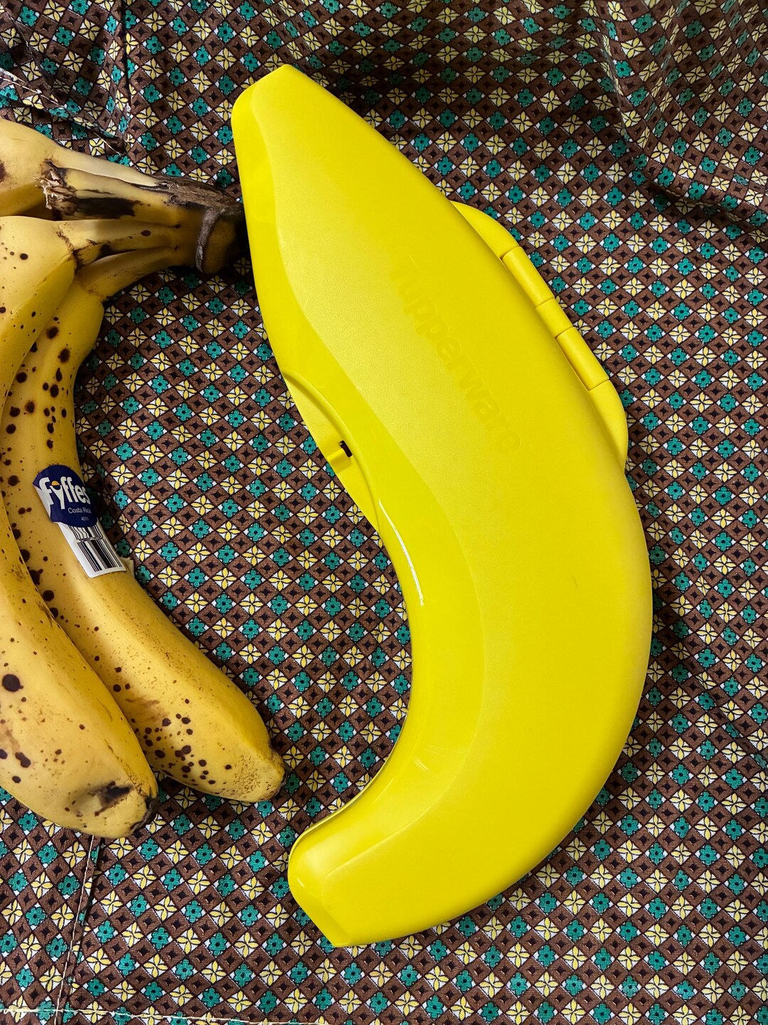 Tupperware Banana Keeper - Yellow Fruit Plastic Banana Food Storage ...