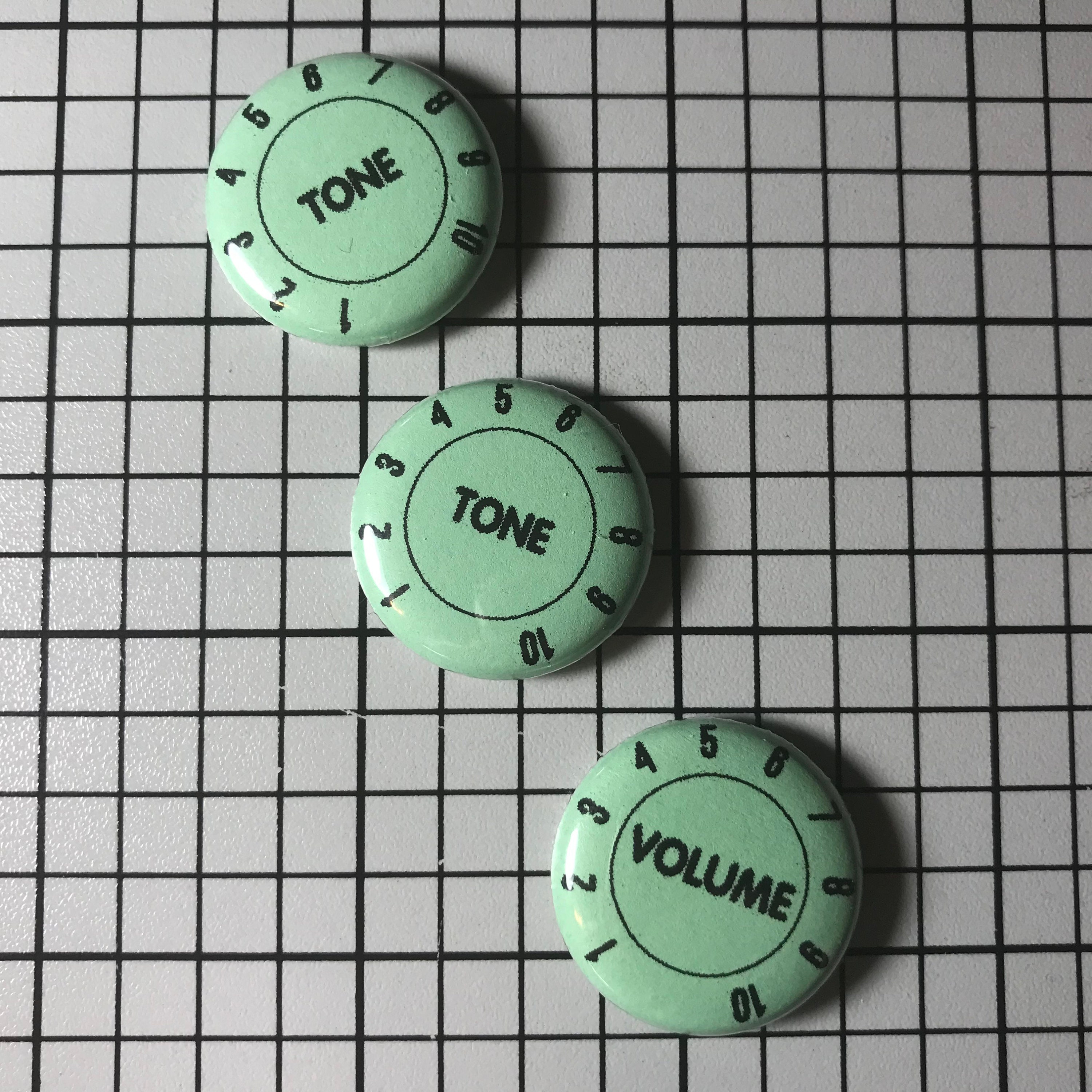 1 Volume and Tone Guitar Knob Pin-back Buttons Fender Stratocaster ...