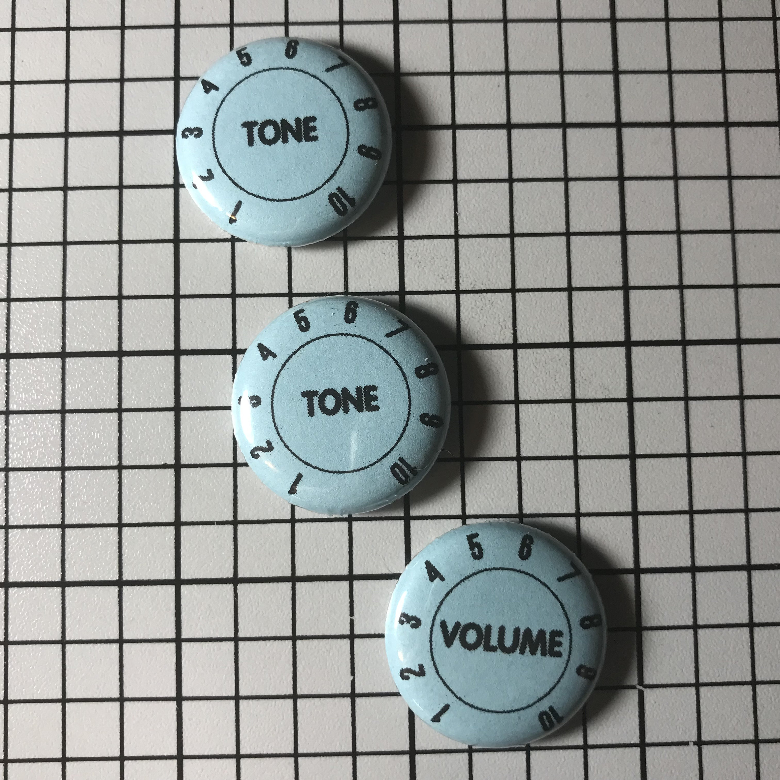1 Volume and Tone Guitar Knob Pin-back Buttons Fender Stratocaster ...