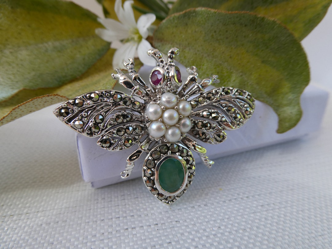 Silver BEE Brooch/pin * Pearl * Emerald * Ruby * Marcasite * BEAUTIFUL ...