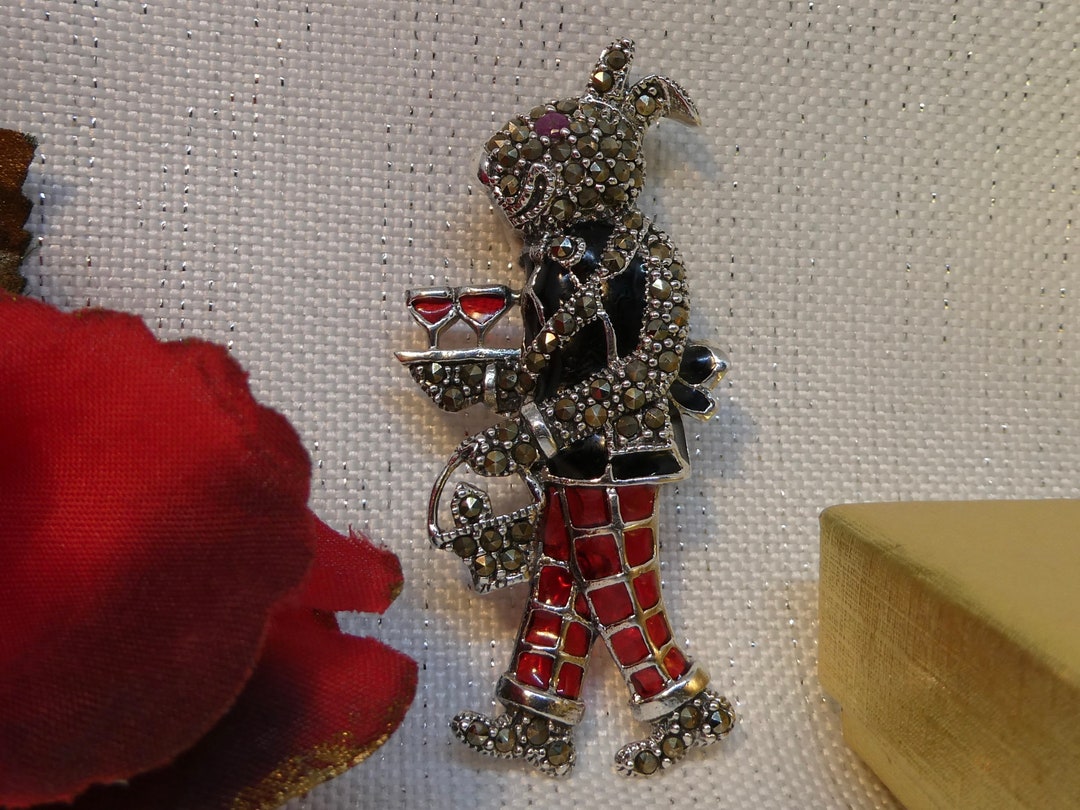 Rabbit Waiter Butler Host Brooch Pin * Silver * Marcasite * Emerald ...