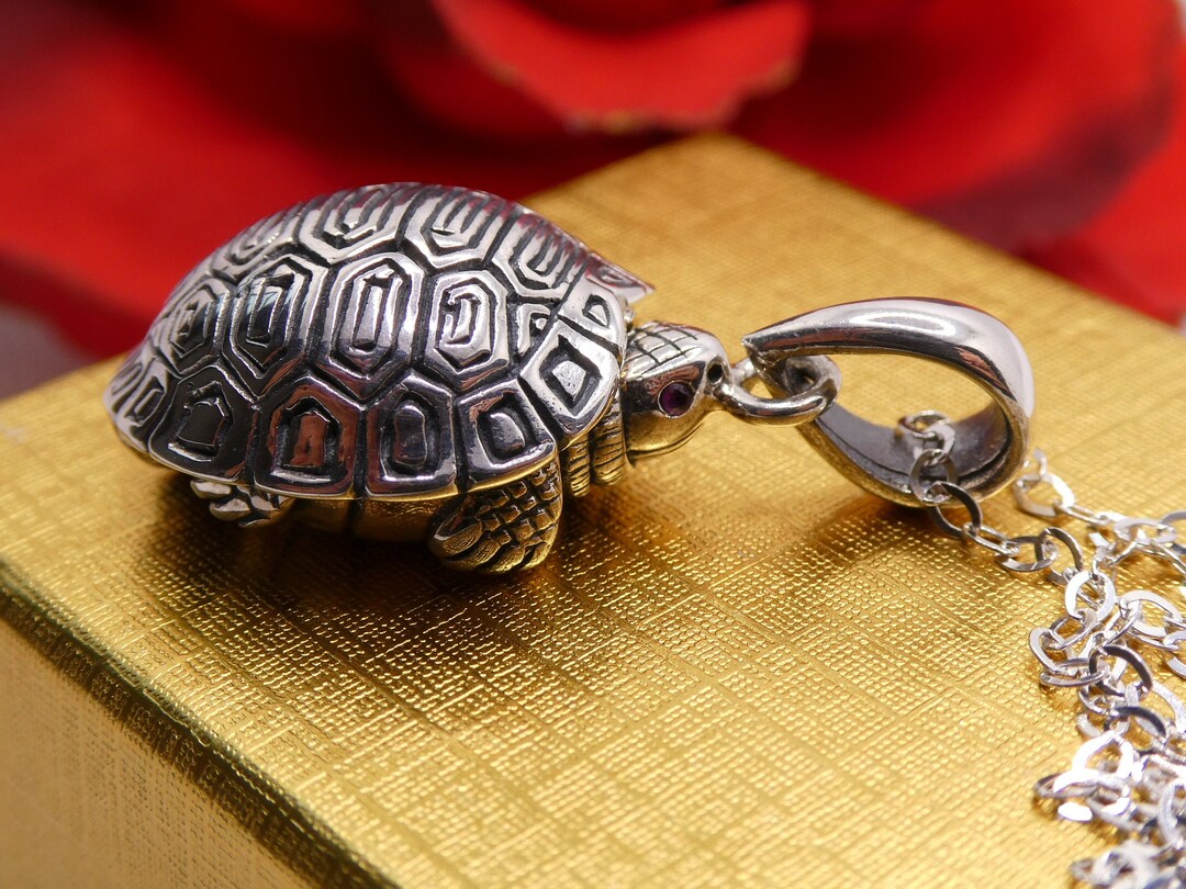 Tortoise Locket Necklace Ruby Eyes on 18” Chain Silver - Jewellery Gift ...