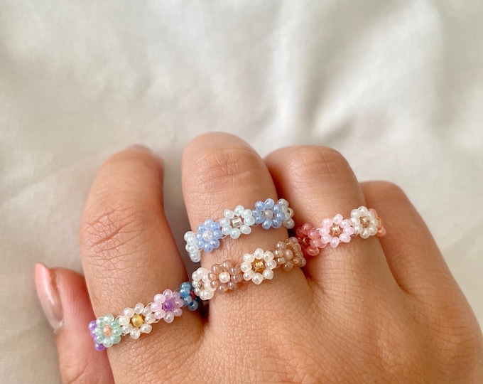 White Daisy Ring - Etsy