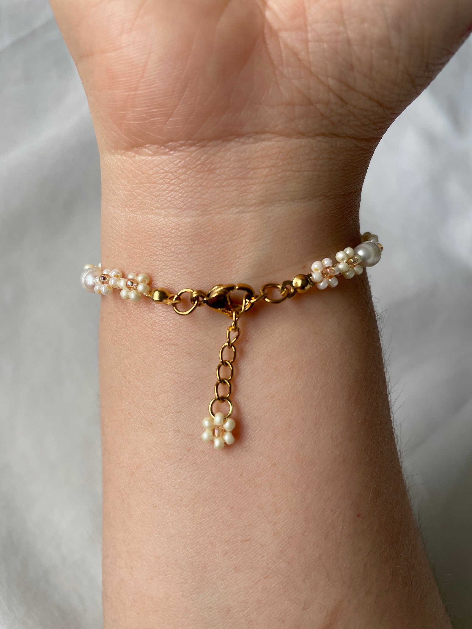 Ivory Flower Bead Bracelet Dainty Daisy Bead Bracelet Pearl and Flower ...