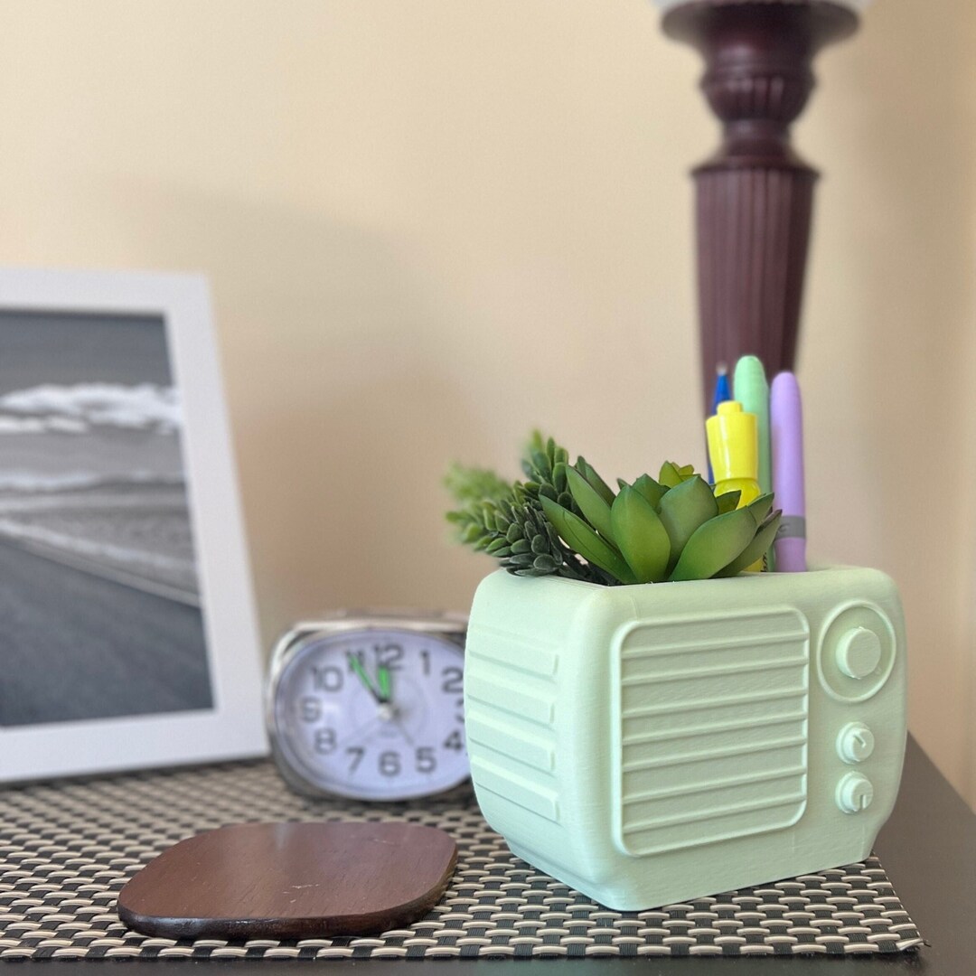Retro Radio Succulent Planter Pot, Desk Organizer Household Decor ...