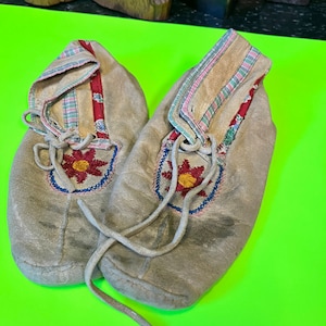 7 Inch Indigenous First Nations Antique Leather and Beaded Moccasins ...