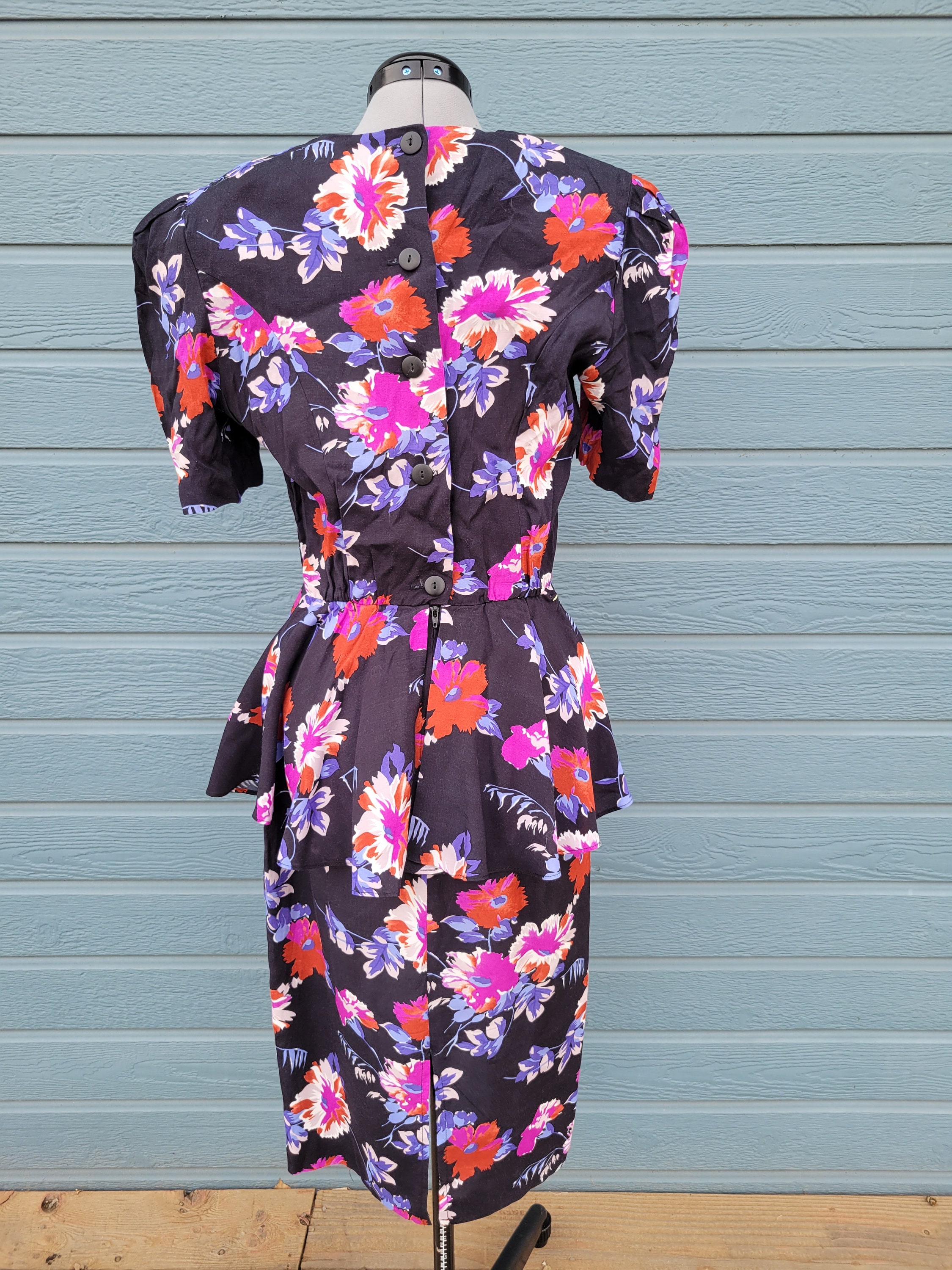 80s Secretary Dress Shiny Black With Bright Pink and Red Flowers Puff ...