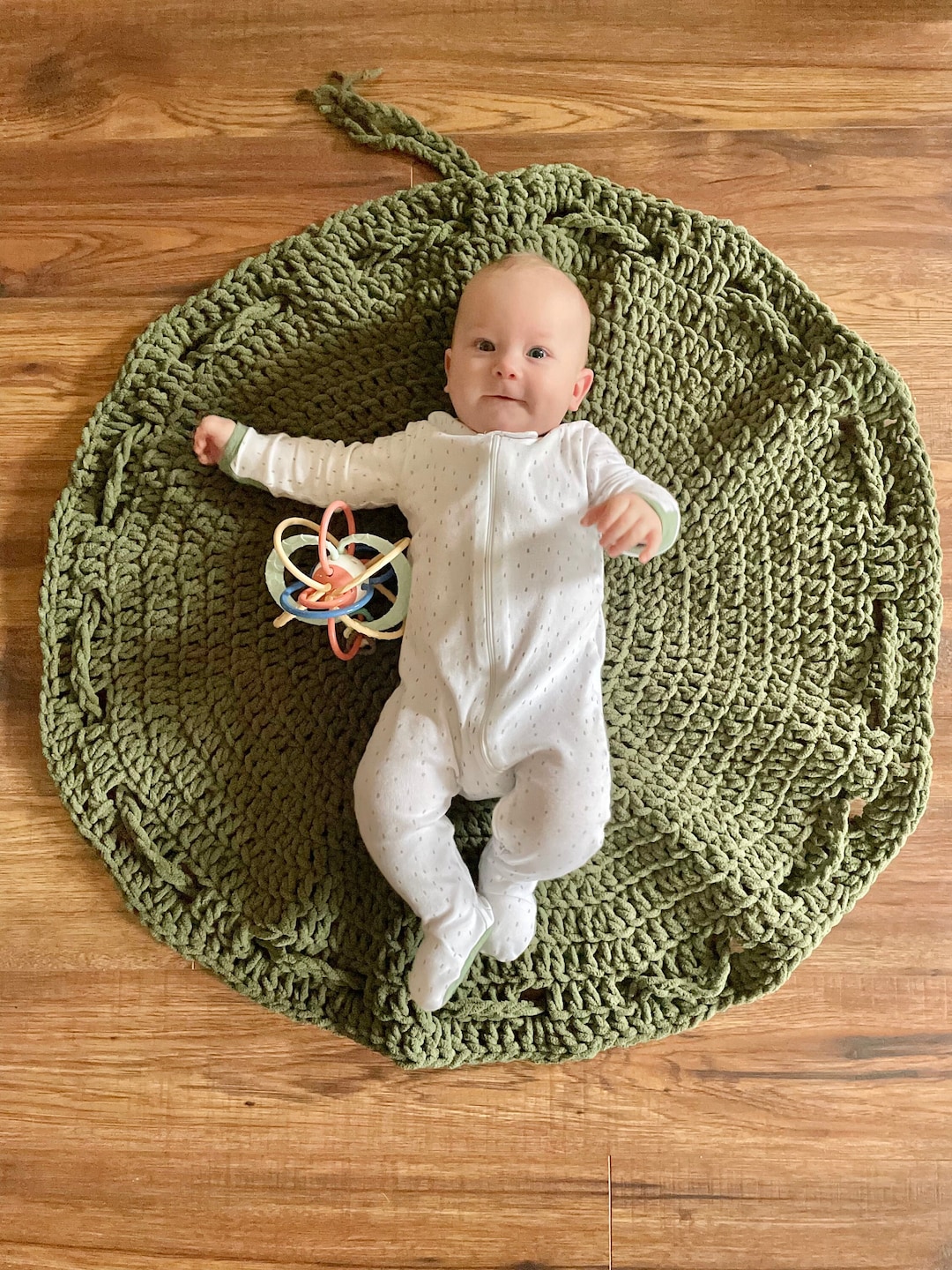 Crochet Baby Play Mat Pattern // Crochet Baby Shower Gift // Tummy Time ...