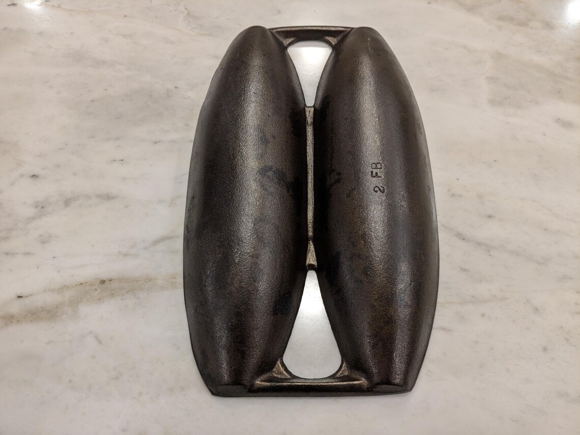 COOL Vintage Lodge Vienna Roll Pan 2FB Cast Iron - Etsy
